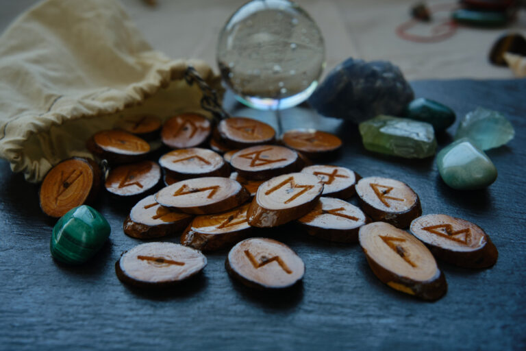What is a 3 Rune Reading? | KEEN Articles