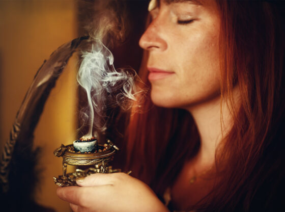 Psychic, Intuitive, Medium: What's the Difference? - Keen Articles